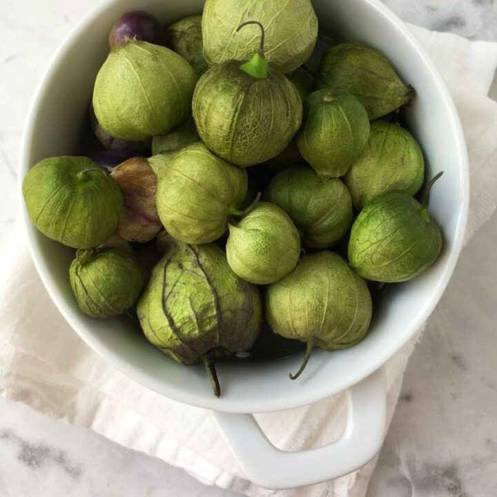 Botana de Chicharrón con Salsa Verde - The Other Side of the Tortilla